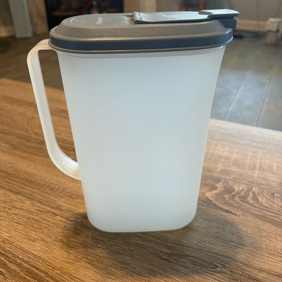 Tupperware | Kitchen | Tupperware Pitcher With Blue Topspout And Clear ...